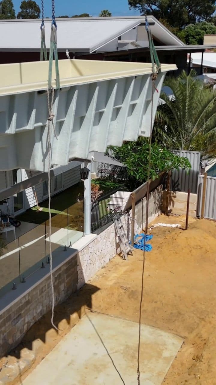 Vidéos IA Pool Without A Retaining Wall | Créer des vidéos Pool Without ...